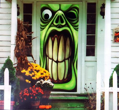 12 Spooky & Scary Halloween Door Decorations Ideas on Amazon - TIMESHOOD